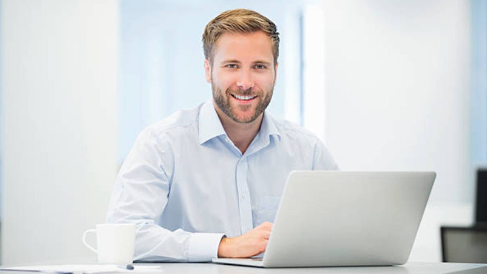 webinar-man-office – Groupe MP Plus