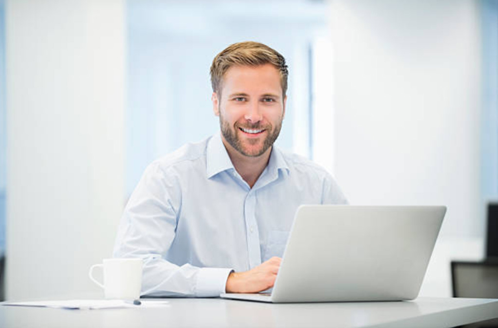 webinar-man-office – Groupe MP Plus